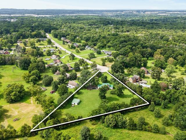 401 Bluegrass Ct