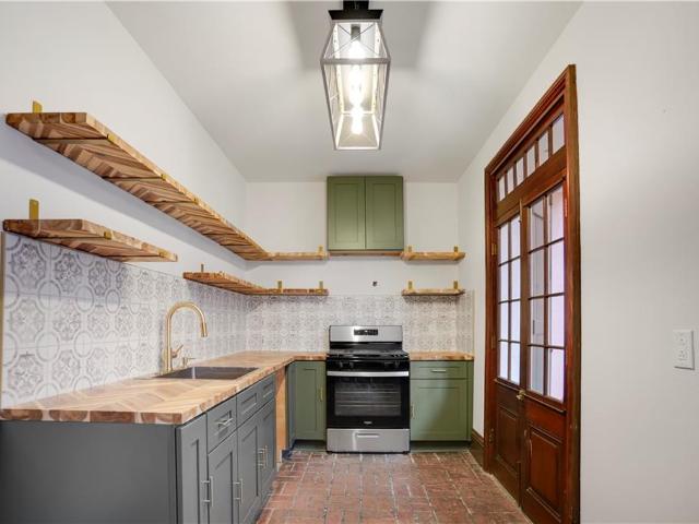 401 Burgundy Street # 5