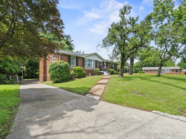 401 Glenpark Dr