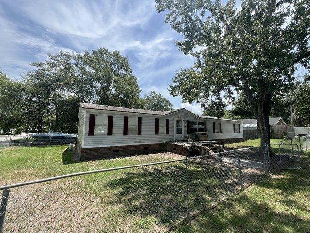 401 Dubois St, Bonneau, SC 29431