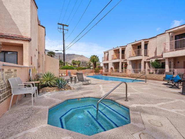 401 E Vista Chino 6