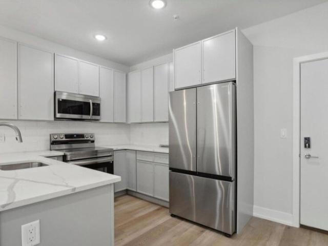 401 E Walnut Ln #101