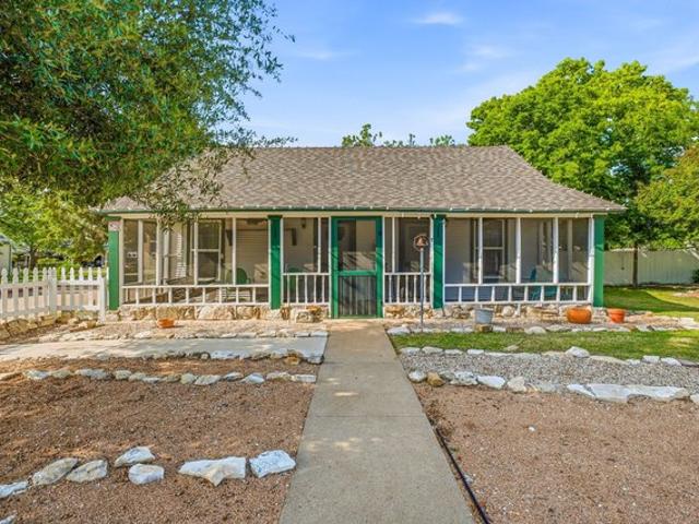 401 E Bridge St, Granbury, TX 76048