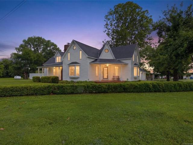 401 E Main St, Adair, OK 74330