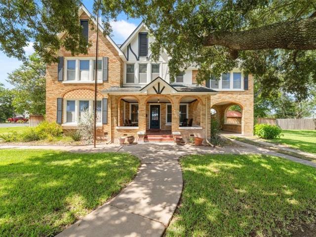 401 E Main St, Weimar, TX 78962