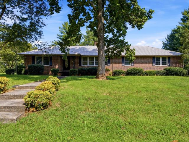 401 E Petty Lane