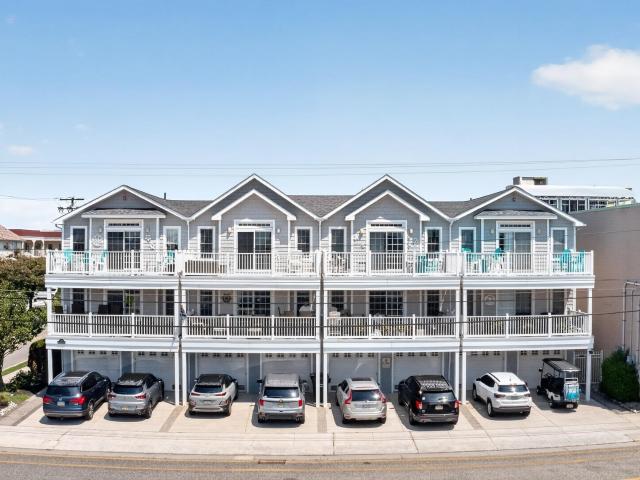 401 E Pine Avenue