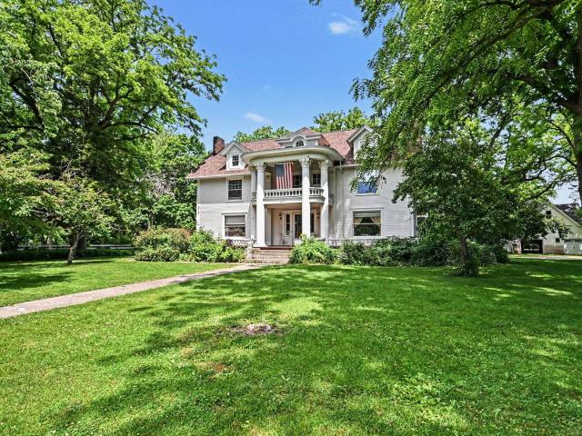 401 E Prairie Street