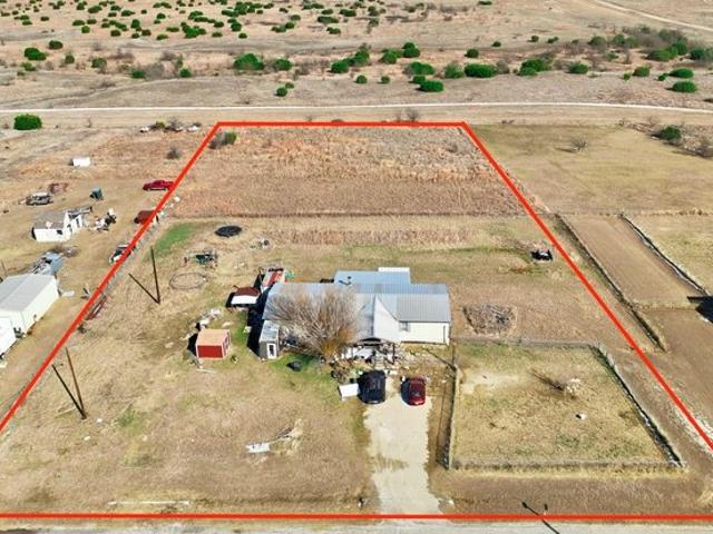 401 E Sunchase Dr, Granbury, TX 76049