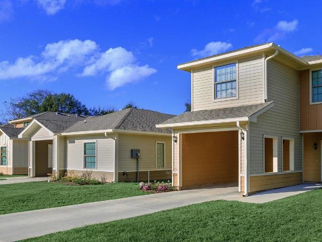 401 Elm St 3 beds, 3 full baths