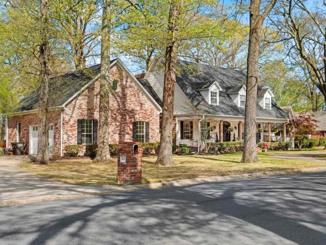 401 Foxwood Drive
