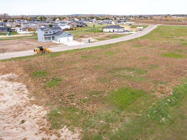 401 Kamrose Dr, Bismarck, ND 58504