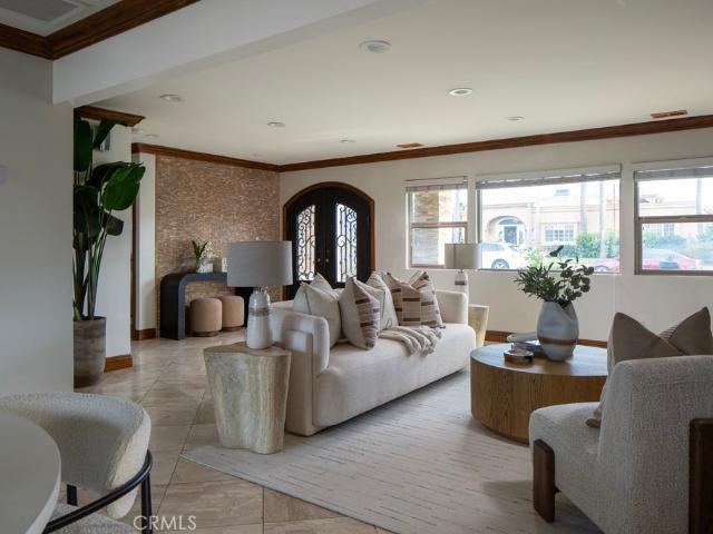 401 Holmwood