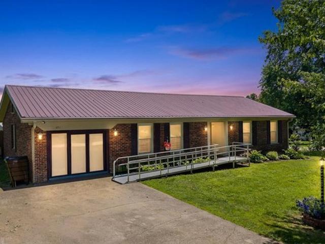 401 Haddix St, Harrodsburg, KY 40330