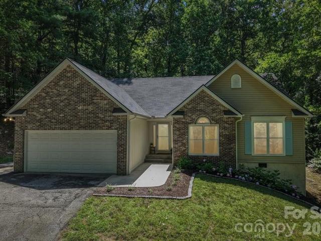 401 Heather Marie Dr, Hendersonville, NC 28792