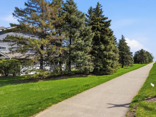 401 Hickory Ln N, Oakdale, MN 55128 | MLS #7105
