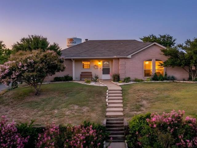 401 Hillside Dr, Aledo, TX 76008