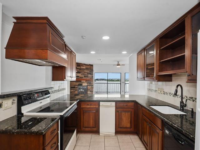 401 Lakeside Lane 311
