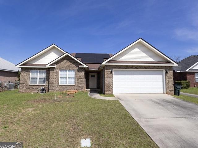 401 Links View Dr, Bonaire, GA 31005
