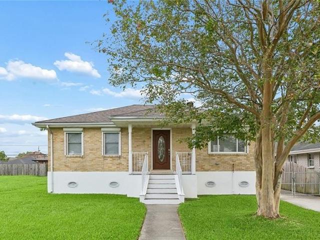 401 Llama Dr, Arabi, LA 70032