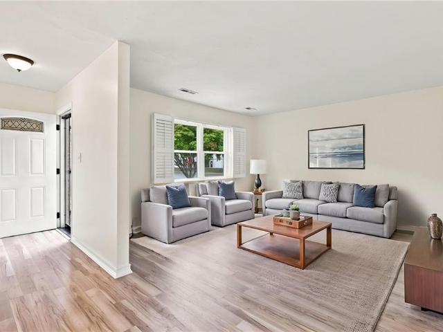 401 Moorland DR