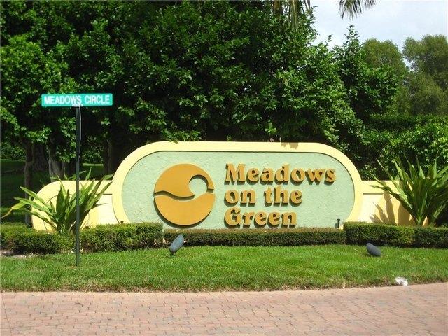 401 Meadows Cir, Boynton Beach, FL 33436