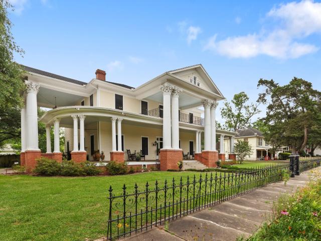 401 N Walnut Avenue