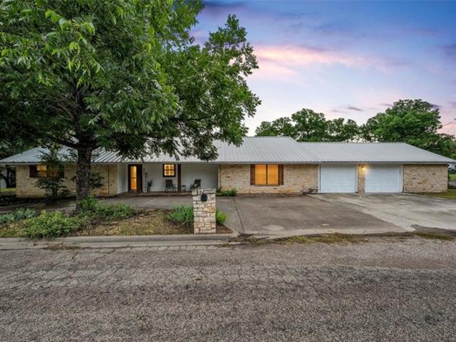 401 N Avenue V, Clifton, TX 76634