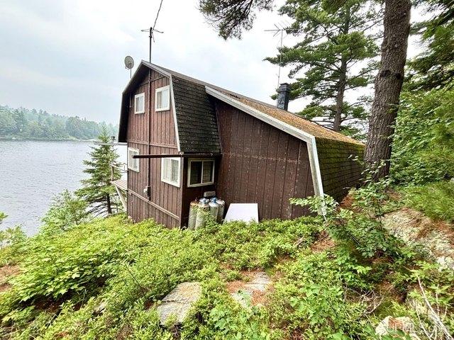 401 N Basin Dr, Ishpeming, MI 49849
