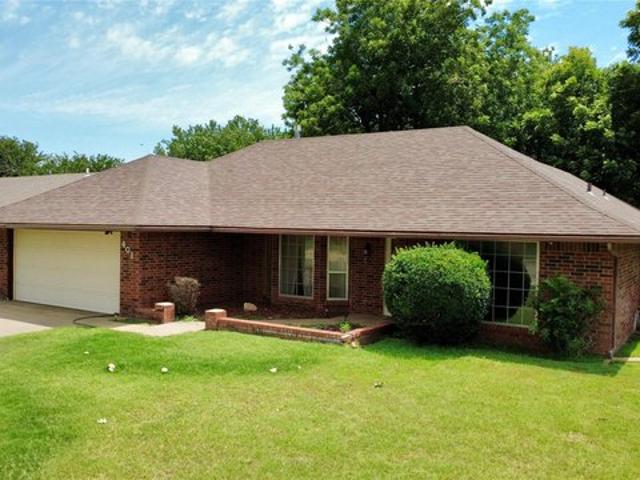 401 N Cimarron Dr, Enid, OK 73703