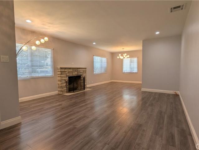 401 N La Breda
