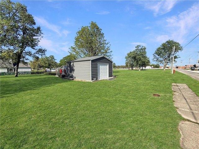 401 N Logan St, Oakland, IL 61943