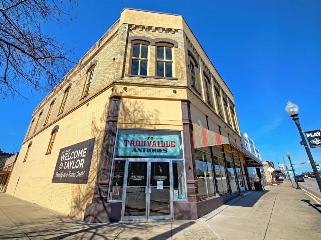 401 N Main St