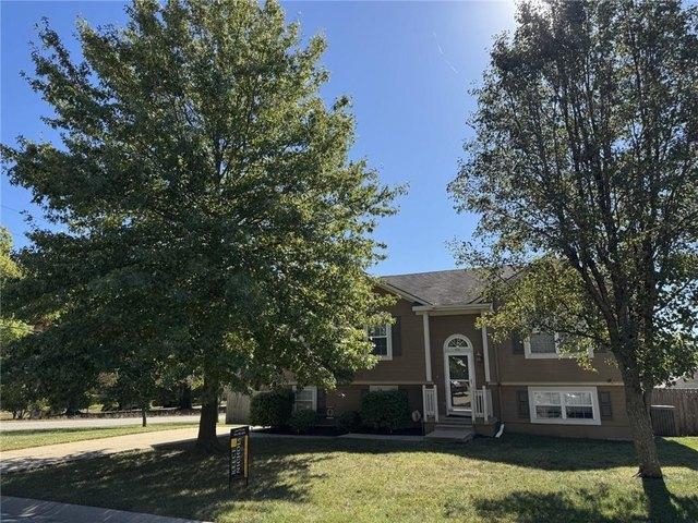 401 NW Europa Dr, Grain Valley, MO 64029