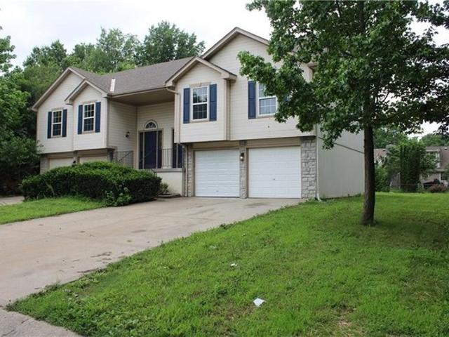 401 NW Highland Ln, Blue Springs, MO 64014