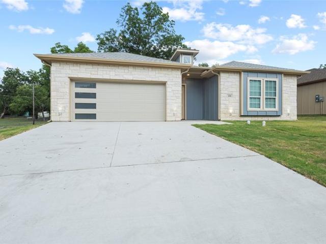 401 S 4th St, Bonham, TX 75418