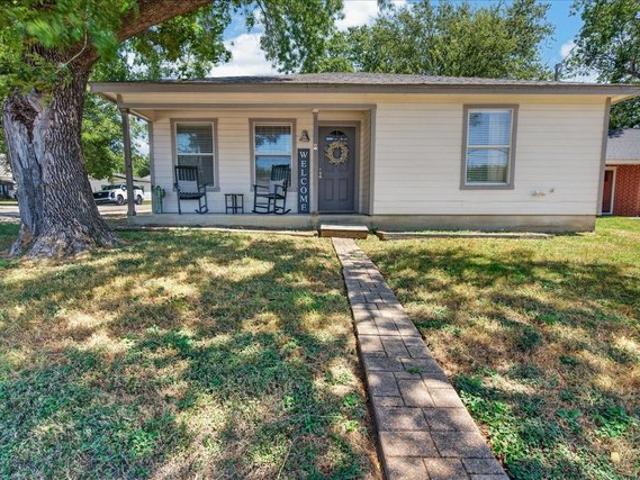 401 S 3rd St, Grandview, TX 76050