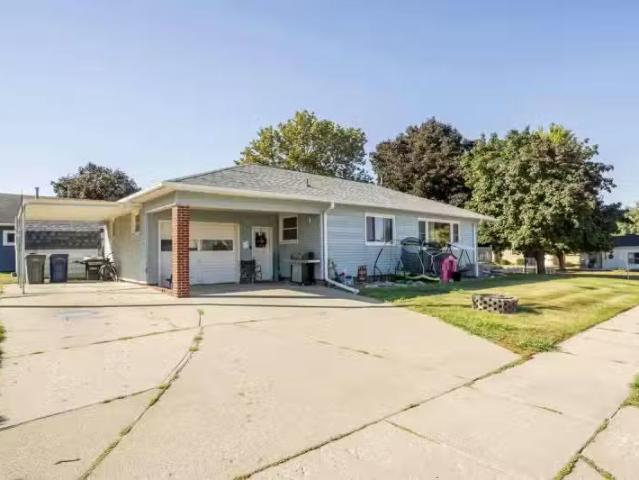 401 S WASHINGTON ST, REMSEN, IA 51050 Single Family Residence.