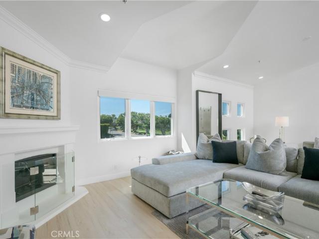 401 Seaward Rd, Unit 2, Corona del Mar, CA 92625 | MLS #LG26059 | Compass