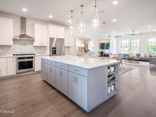 401 Shore Court