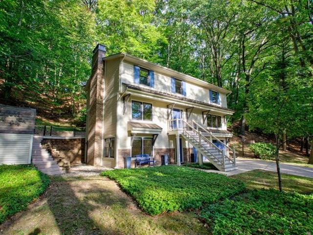401 Stickney Ridge Rd, Grand Haven, MI 49417
