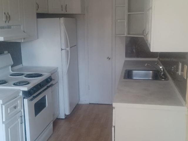 401 SW 13th Pl, 3 beds, 1 full and 1 half bath