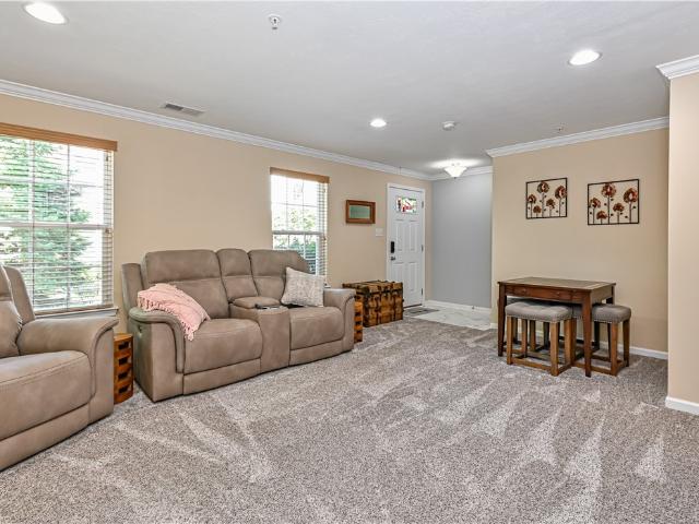 401 Pointe View Dr