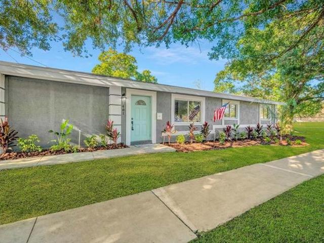 401 Patica Rd NE, Saint Petersburg, FL 33702