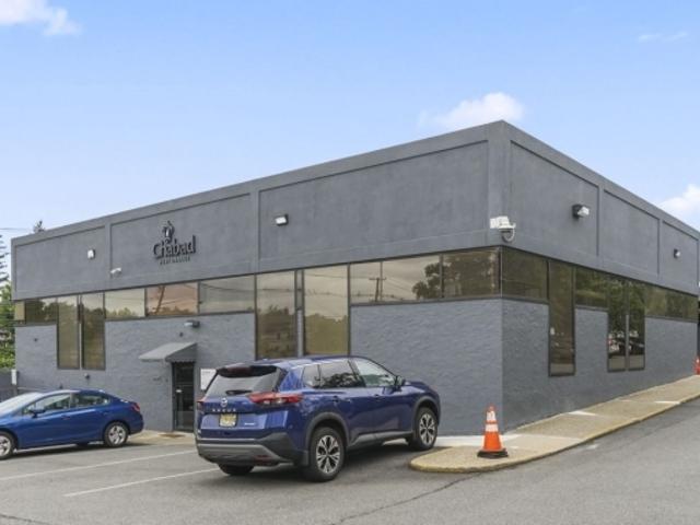 401 Pleasant Valley Way