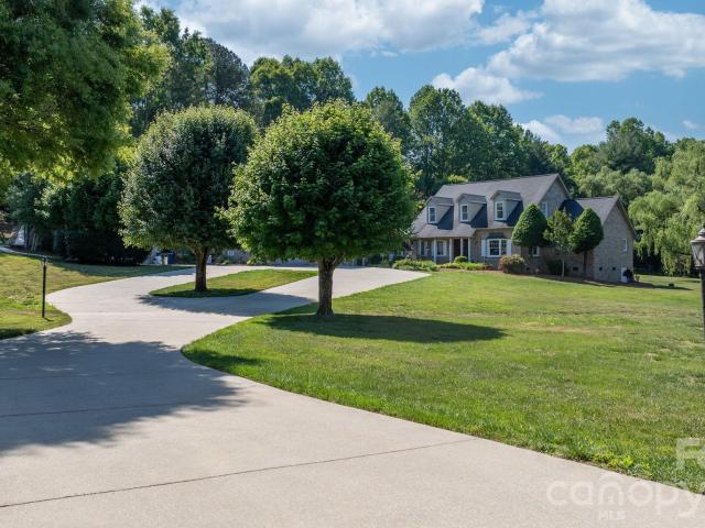 401 Redwood Court