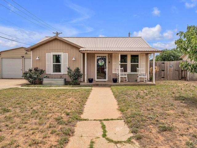 401 W 4th St, Stanton, TX 79782