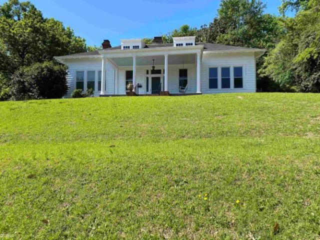401 W 13th St, West Point, GA 31833
