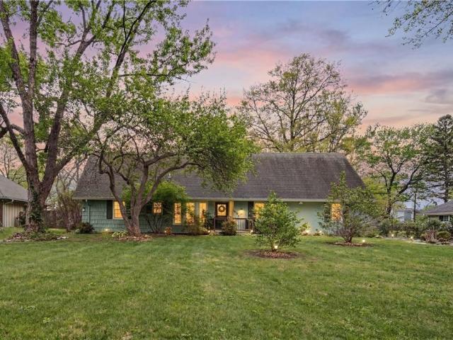 401 W 114 Ter, Kansas City, MO 64114 | Compass