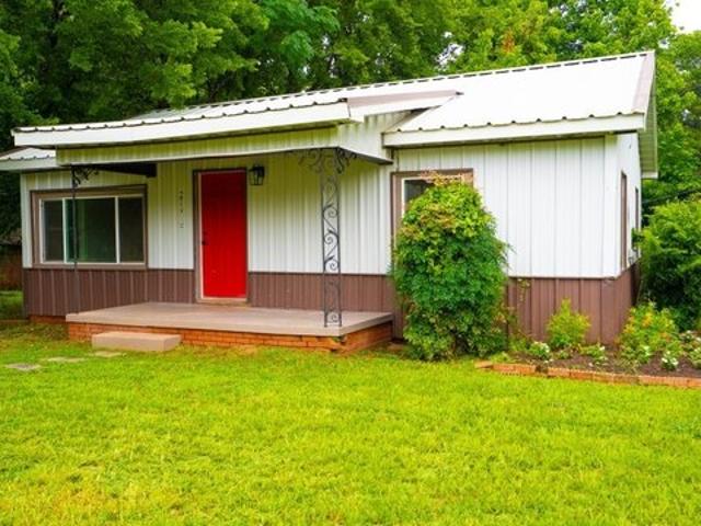 401 W Carolina St, Palestine, TX 75803